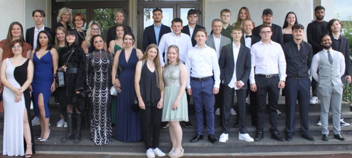 Geschafft – 36 Absolventinnen und Absolventen mit Fachhochschulreife ...